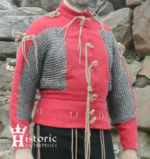 Wearing full chainmail under full plate armor. Realistic? Ineffective ...